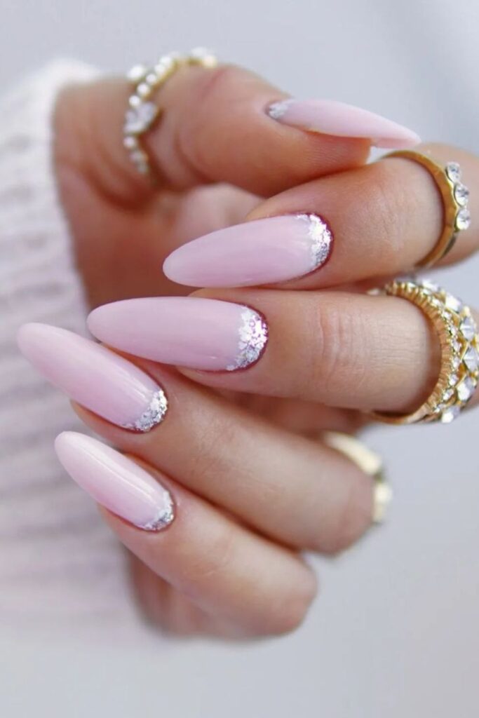 Glam Up with These 15 Glittery Princess-Effect Nail Ideas