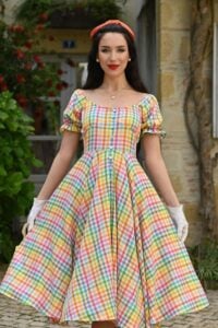 Relive the Golden Era with These 25 Retro Glam Dress Ideas