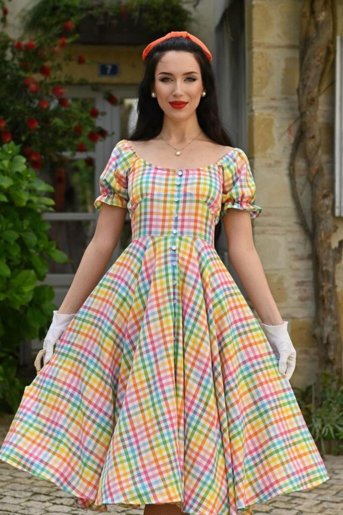 Relive the Golden Era with These 25 Retro Glam Dress Ideas