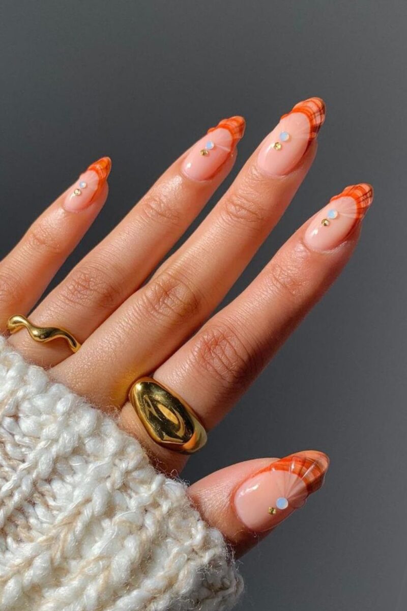 25 Seashell Nail Ideas to Try This Summer