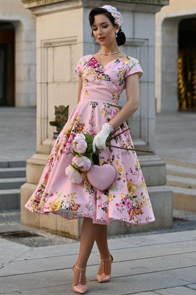 Relive the Golden Era with These 25 Retro Glam Dress Ideas
