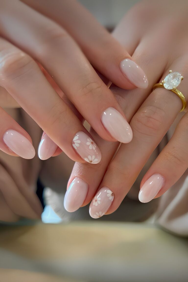 35 Daisy Nail Designs for the Prettiest Floral Mani Ever