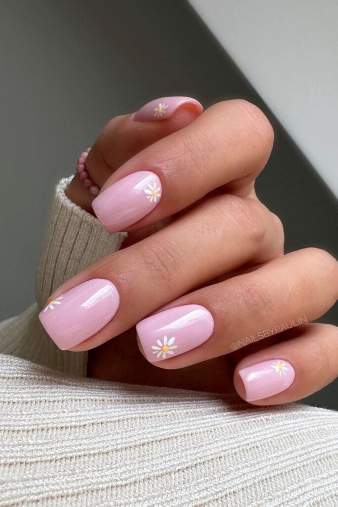 26 Daisy Nail Designs That Are Blooming Beautiful