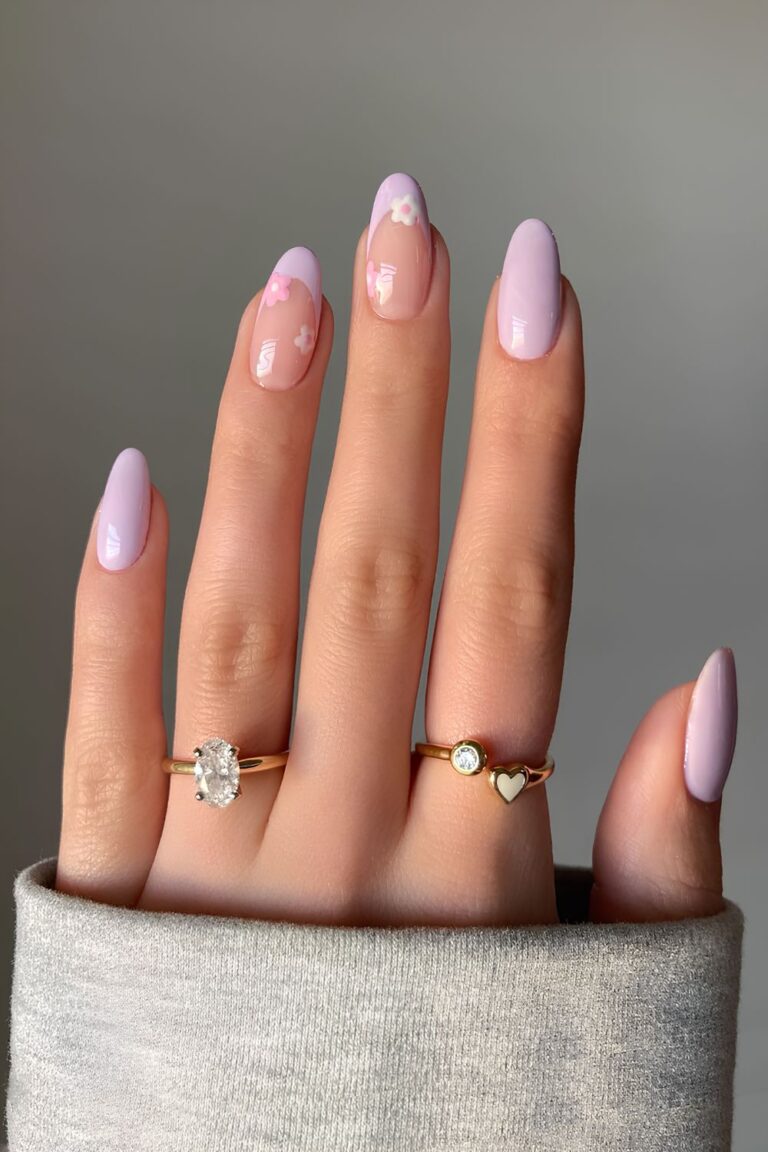 35 Daisy Nail Designs for the Prettiest Floral Mani Ever