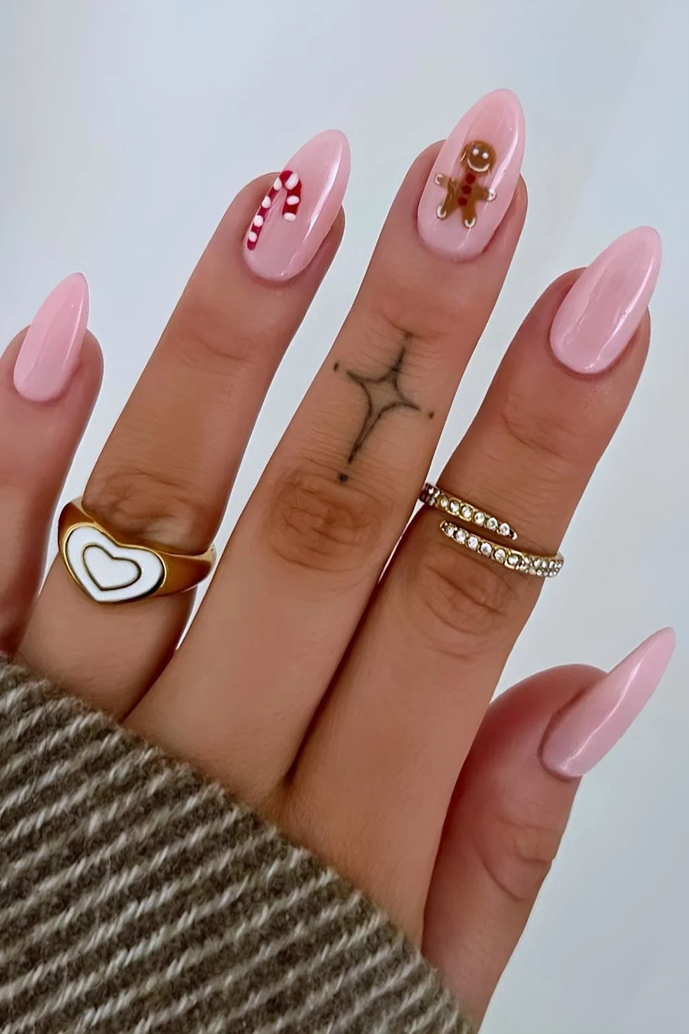 20 Gingerbread Nail Art Ideas for the Coziest Holiday Mani