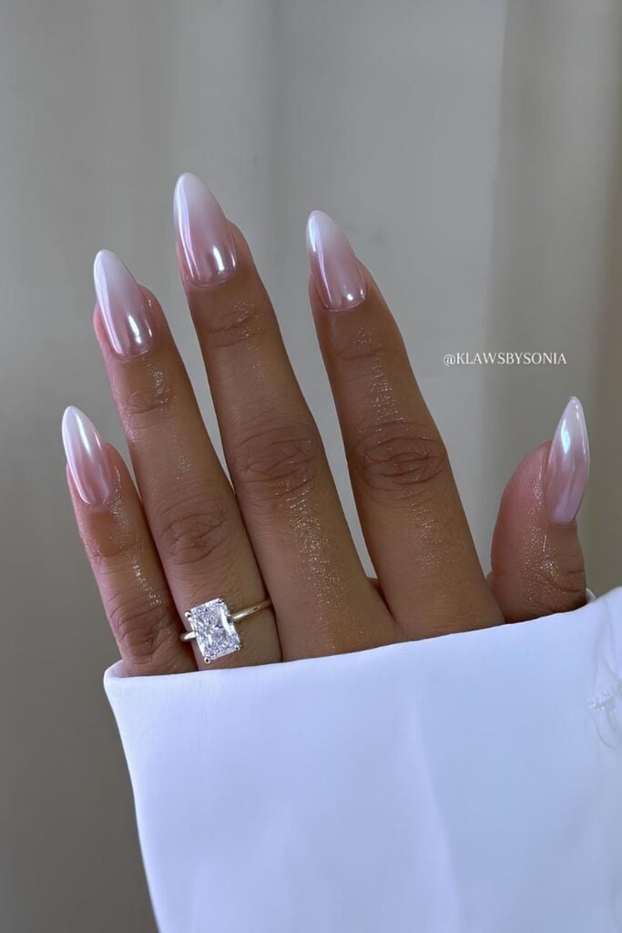 25 Stunning White Chrome Nail Looks to Copy ASAP