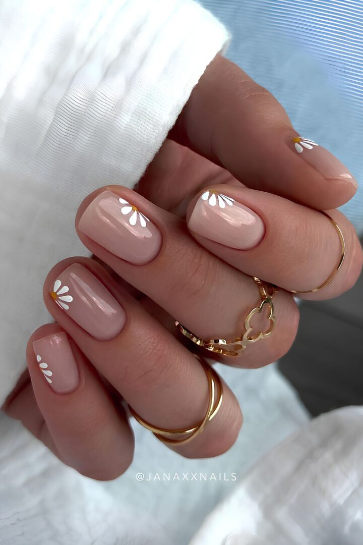 50 Short Spring Nail Designs That Will Be Everywhere in 2025