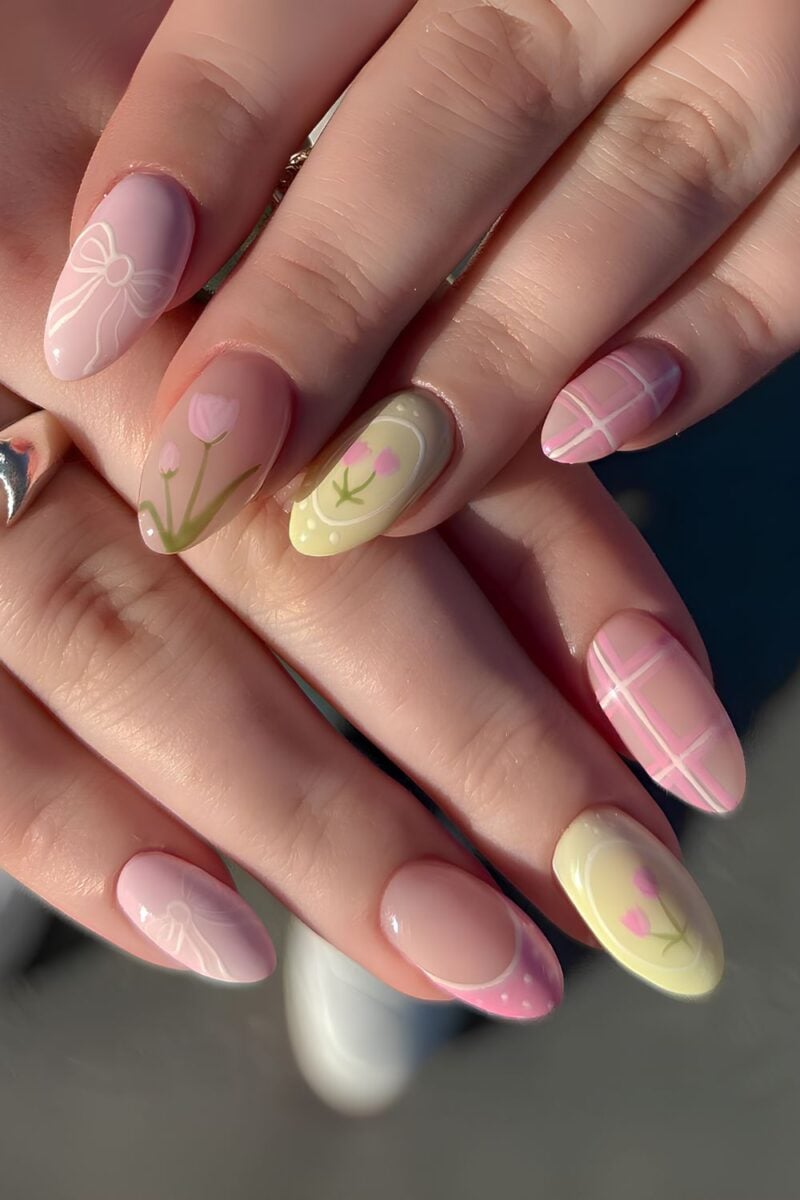 Tulip Nail Art Is Trending—Here are the 20 Cutest Sets | The Pink Issue